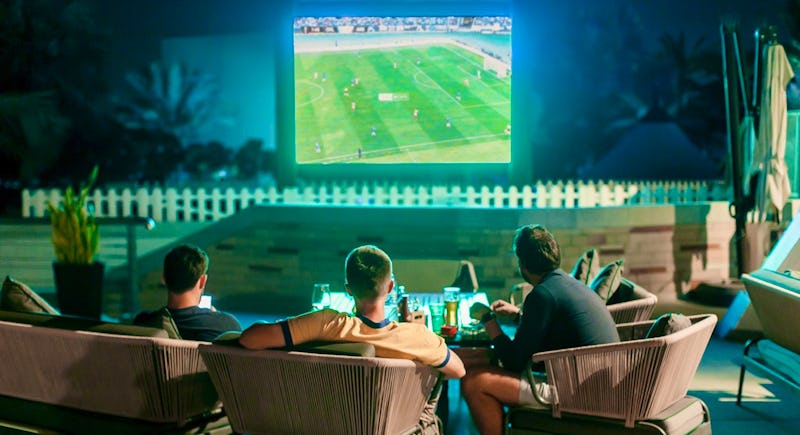Spike Sports Bar & Terrace, Dubai - Restaurant Review, Menu, Opening Times